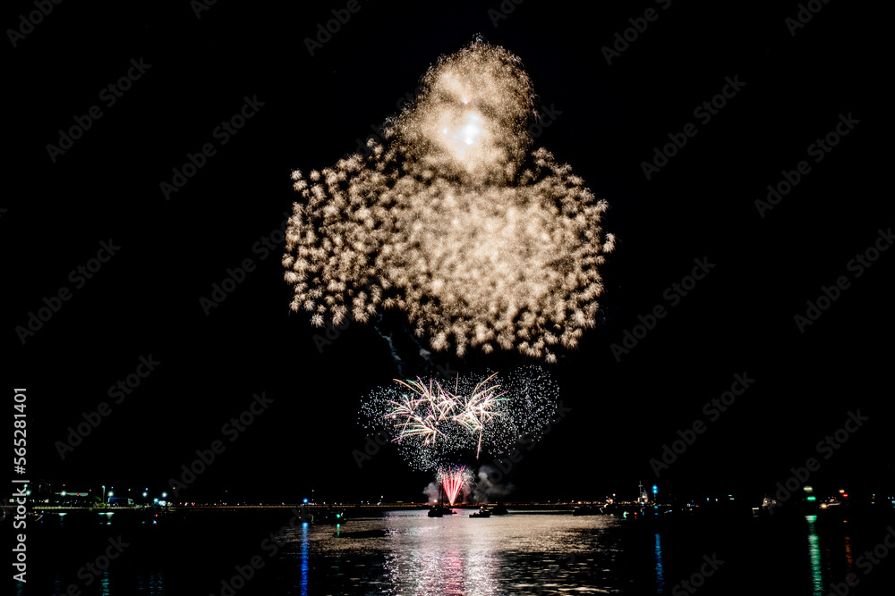 Foto de 2022 British Firework Championships From The Queen Annes ...