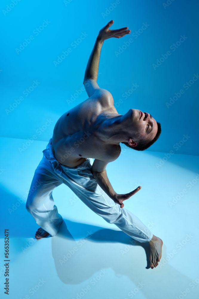 Contemporary dance style. Young artistic man dancing contemp ...