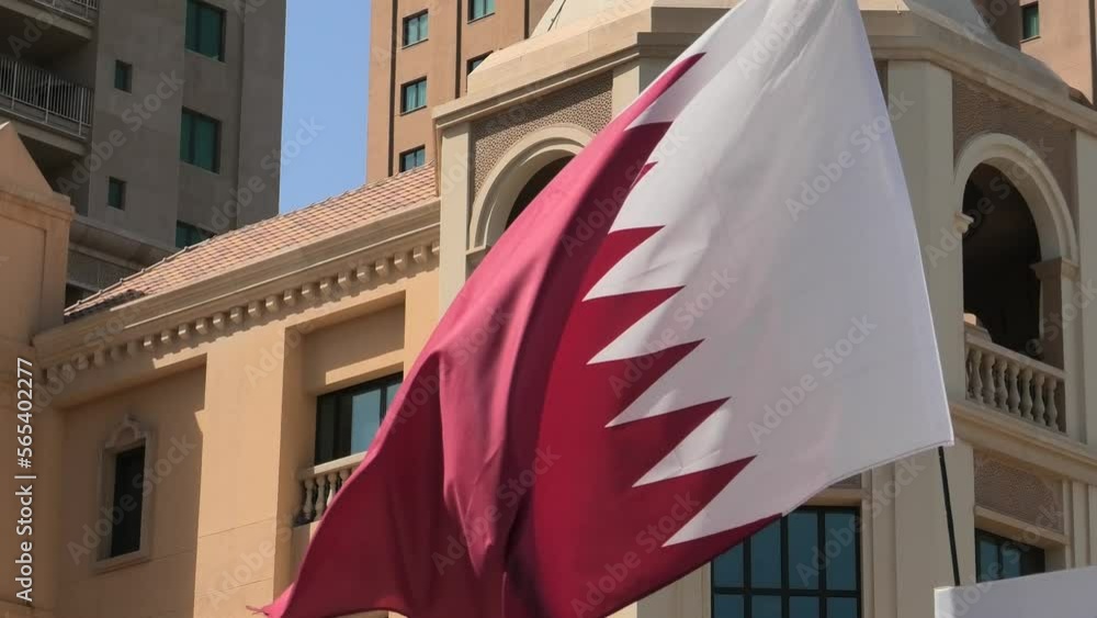 Vidéo Stock Details of arabian building with Qatar flag in from Porto ...