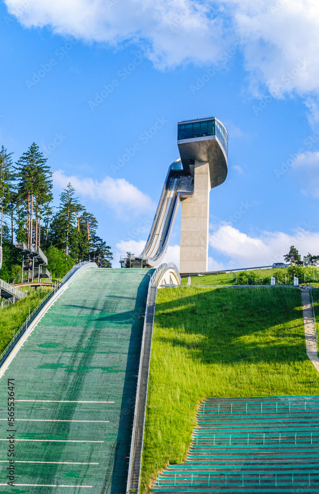 Sommer an der Skisprungschanze auf dem Bergisel in Innsbruck Stock ...