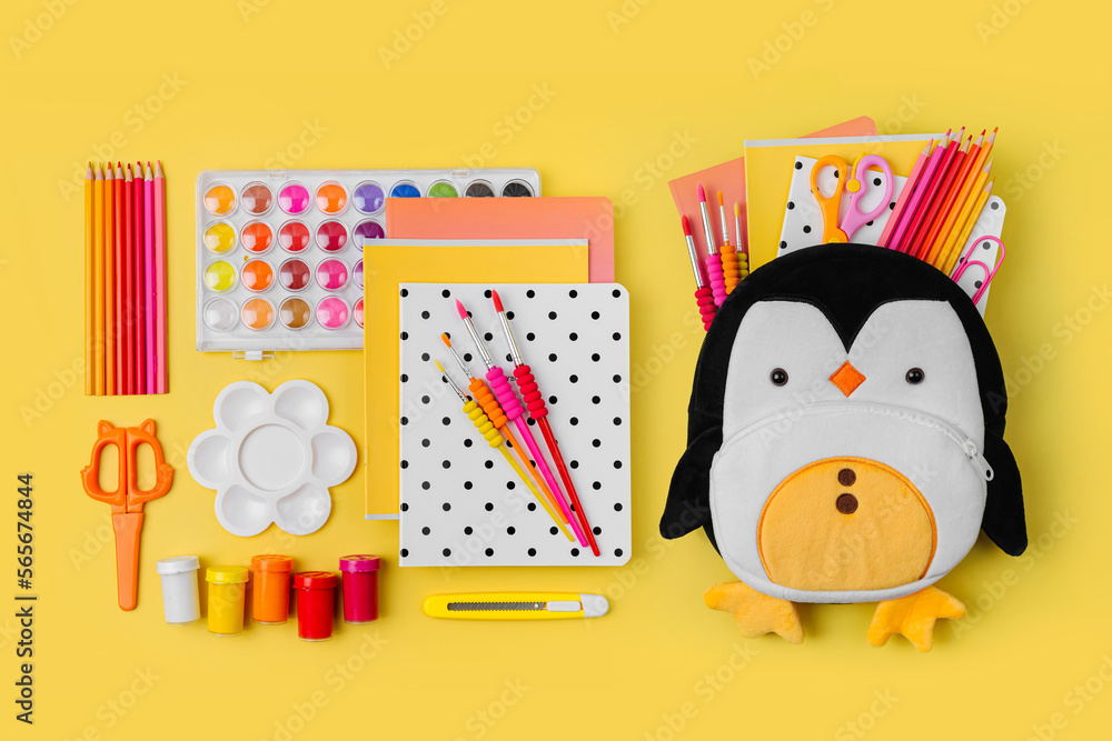Foto de Plush penguin backpack with stationery and supplies for drawing ...