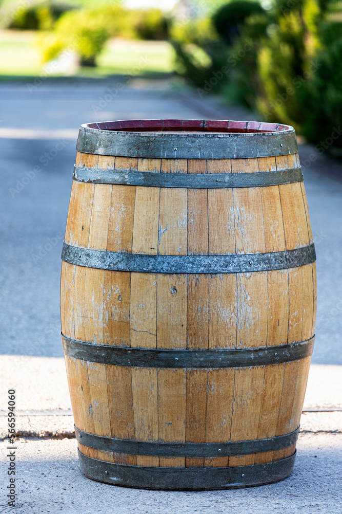 barril de madera para almacenar el vino y absorber el aroma de la ...