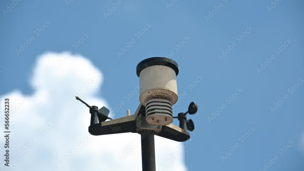 Automatic meteorological station with meteorological instrument to ...