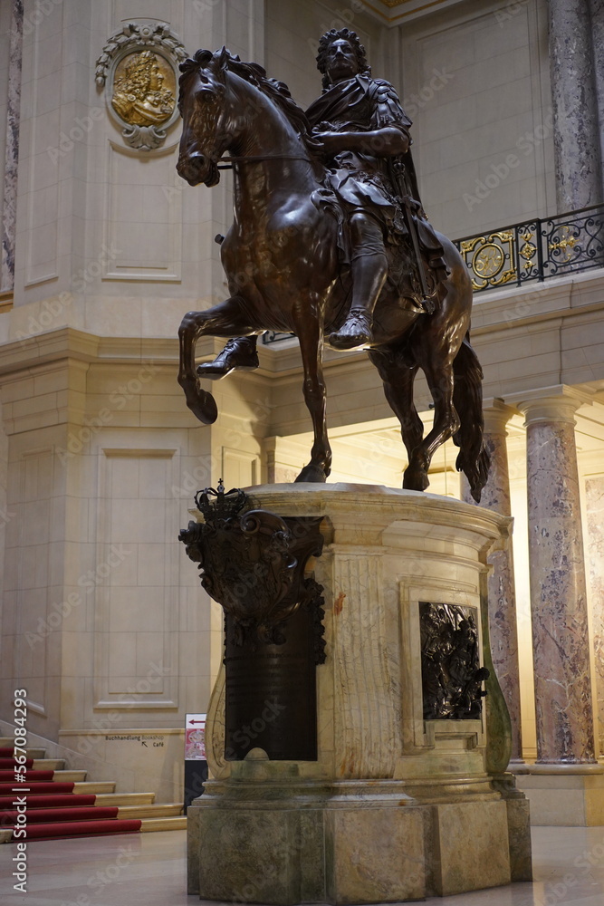 Reiterstandbild des Großen Kurfürsten in der Vorhalle des Bode-Museums in Berlin am 01.02.2023 ...