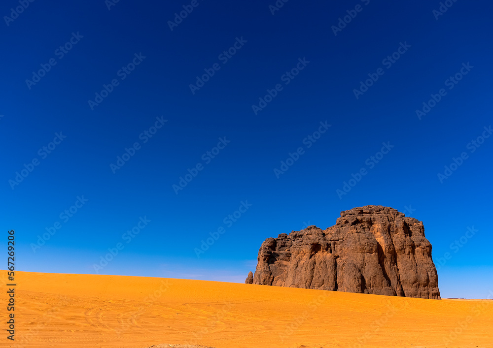 Rocks and sand dunes in Sahara desert, North Africa, Erg Admer, Algeria ...