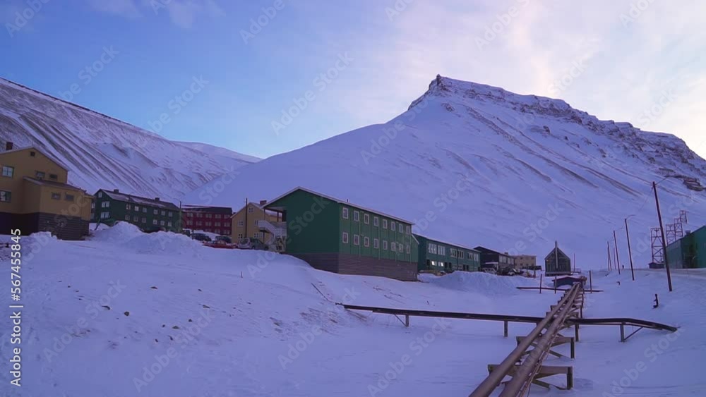 Longyearbyen, town among snow-capped mountains of the Norwegian ...
