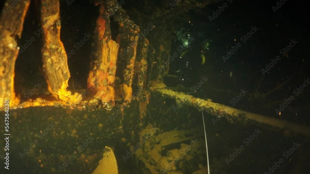 Vidéo Stock Wreck inside view in underwater submarine world of ships ...