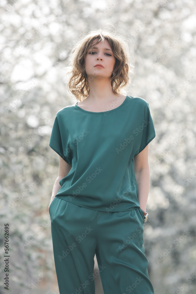 Foto de Spring fashion campaign. Outdoor portrait of female model ...