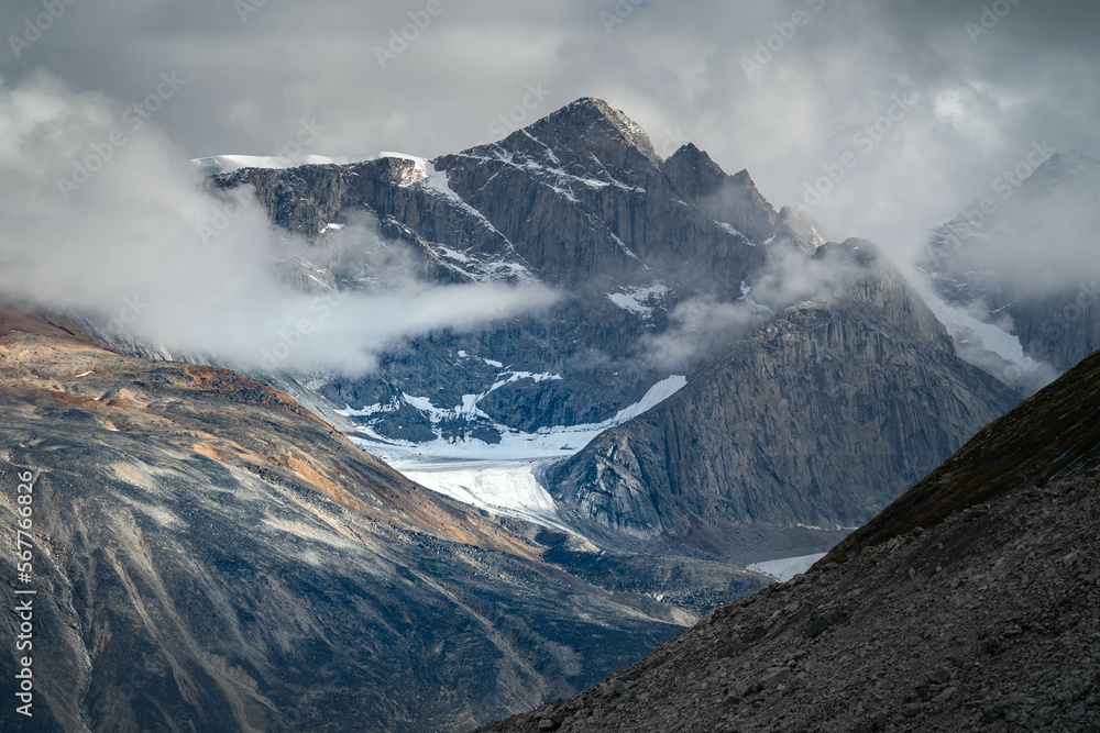 Tupermit Glacier in Akshayuk Pass. Auyuittuq National Park, Baffin ...