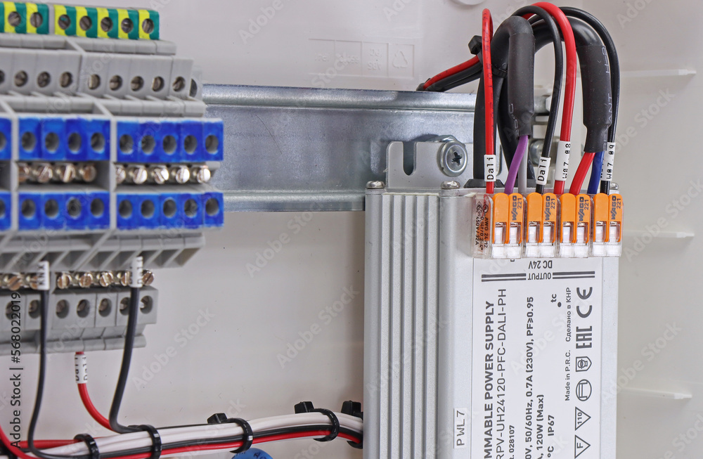 Electrical terminals for WAGO quick connection of mounting wires in an ...