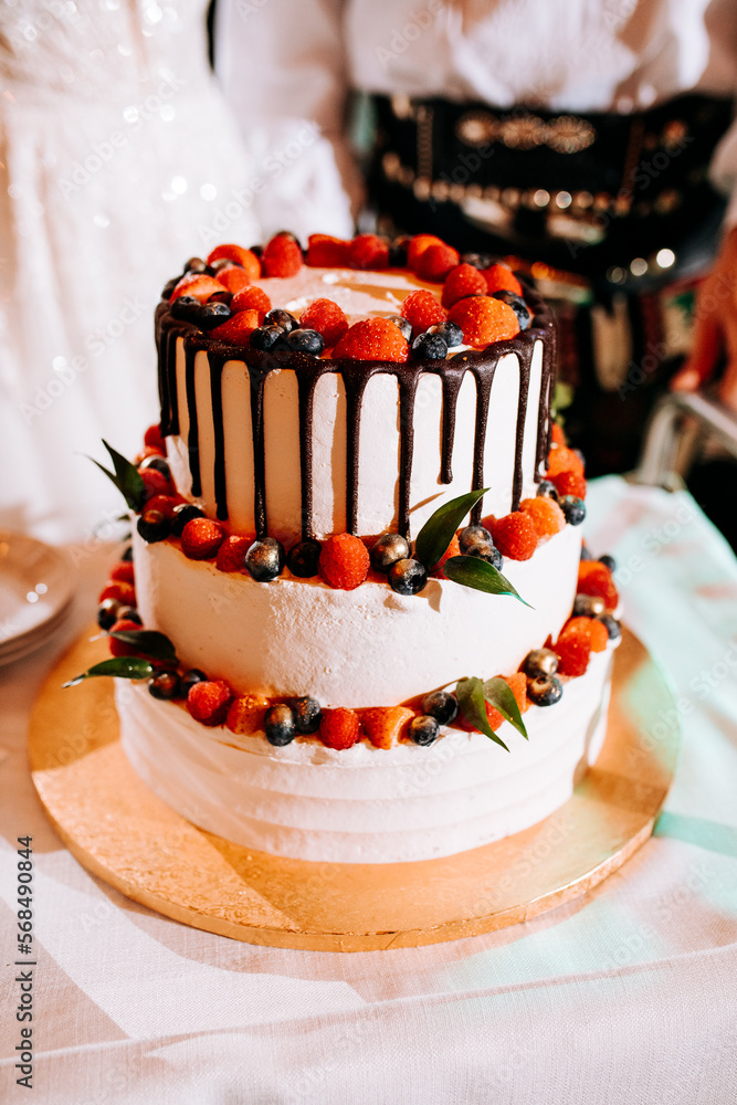 Fotka „Wedding cake bride and groom cutting torte together couple in ...