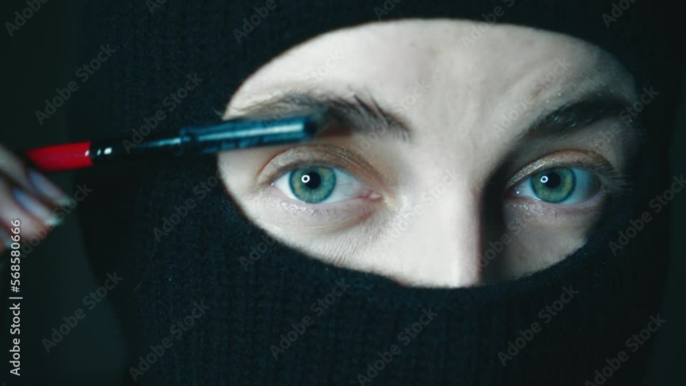 Muslim makeup step by step tutorial. A girl with beautiful eyes in a ...