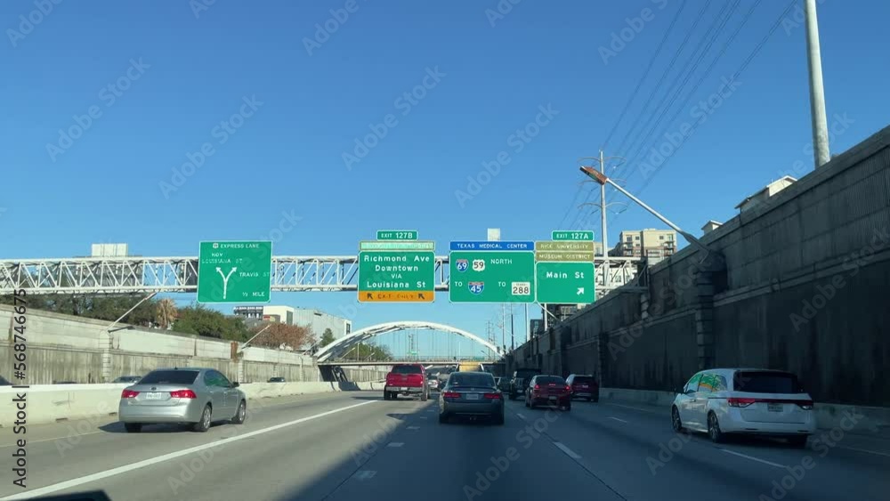Vidéo Stock POV look driving car on Houston freeway at rush hour in the ...