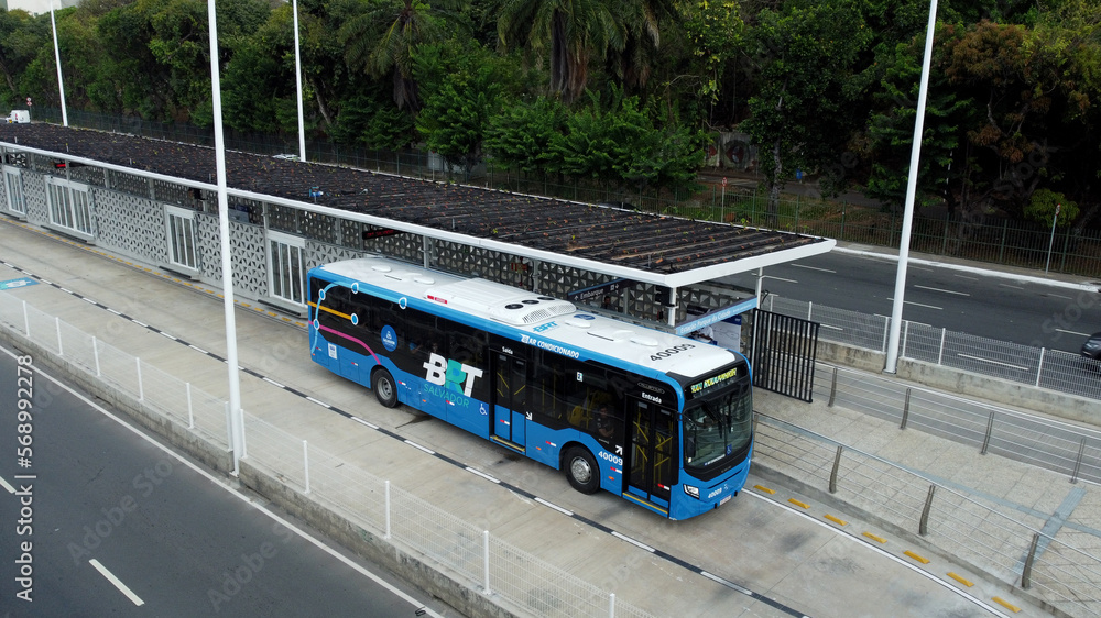 Foto de salvador, bahia, brazil - october 24, 2022: electric bus in ...
