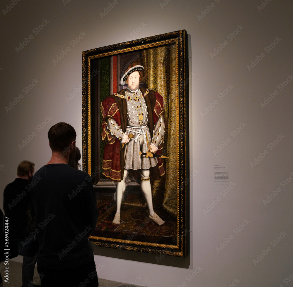 New York, NY - Visitors to the Met's Tudor Gallery admire a full length ... New York, NY - Visitors to the Met's Tudor Gallery admire a full length ...