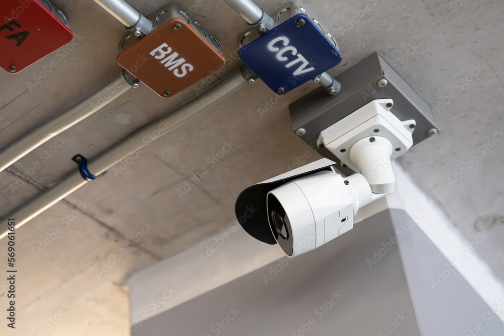 Foto de Security white CCTV (Closed-circuit television) camera in the ...