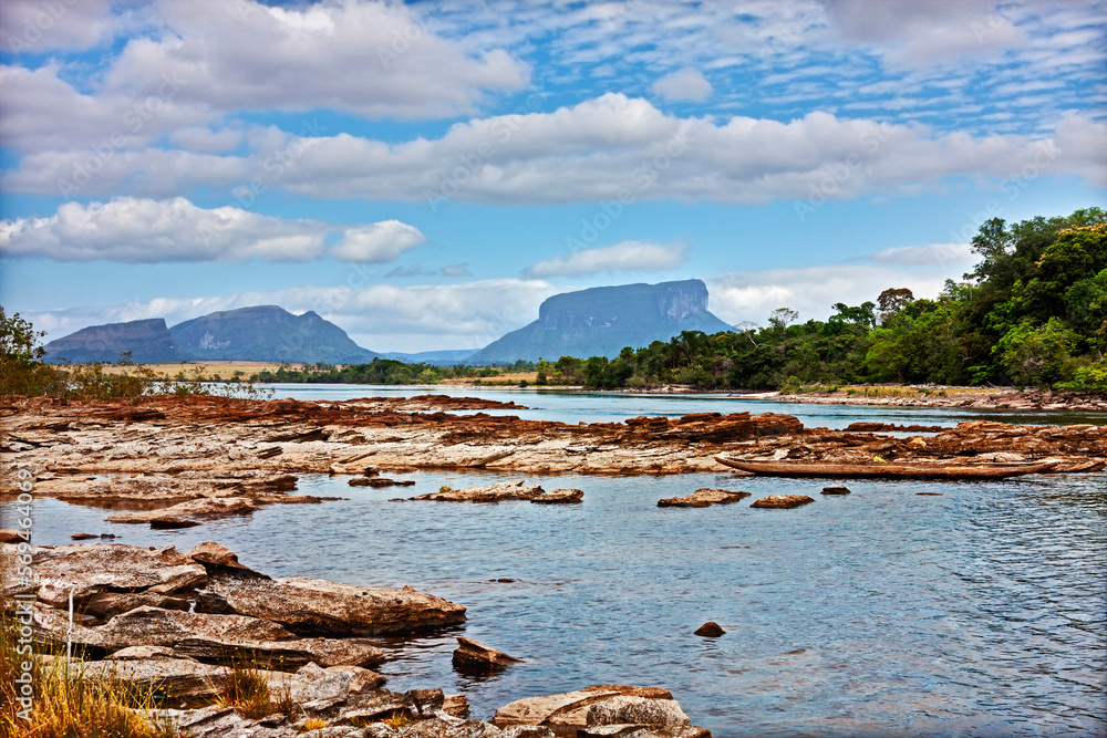 Carrao river with table mountains in background, Canaima National Park ...