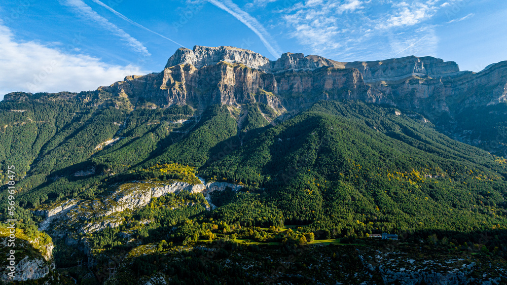 Rock cliffs of Pico Taillon, Monte Perdido, UNESCO World Heritage Site ...