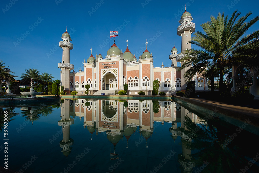 Beautiful central mosque and reflection in water at Pattani Central ...
