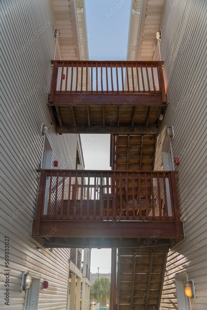 Foto de Stairwell in between two buildings with two landings and ...