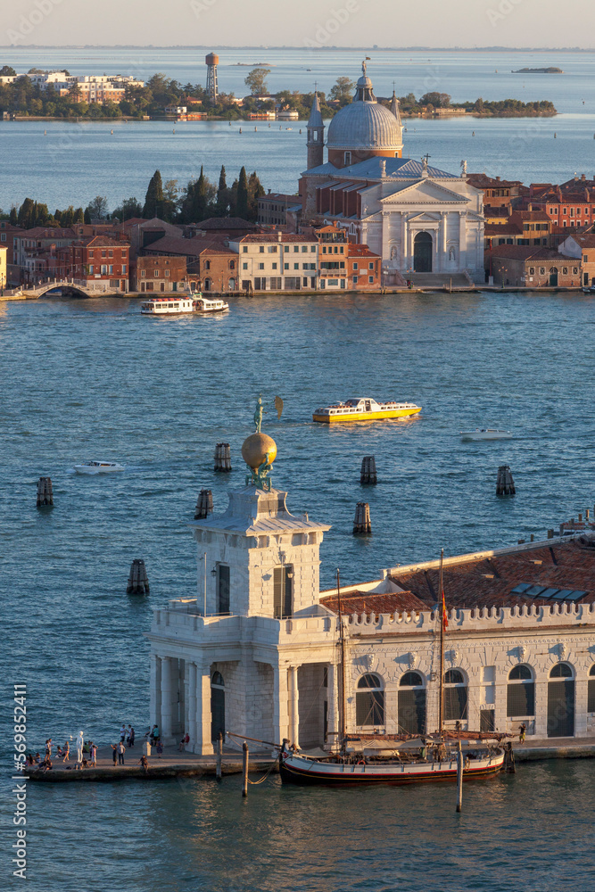 Venezia. Veduta dal Campanile di san Marco verso la Dogana, il canale ... Venezia. Veduta dal Campanile di san Marco verso la Dogana, il canale ...