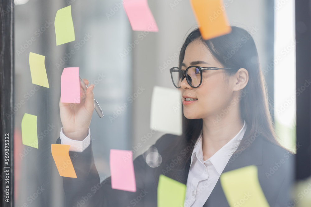 Business female employee with many conflicting priorities arranging ...