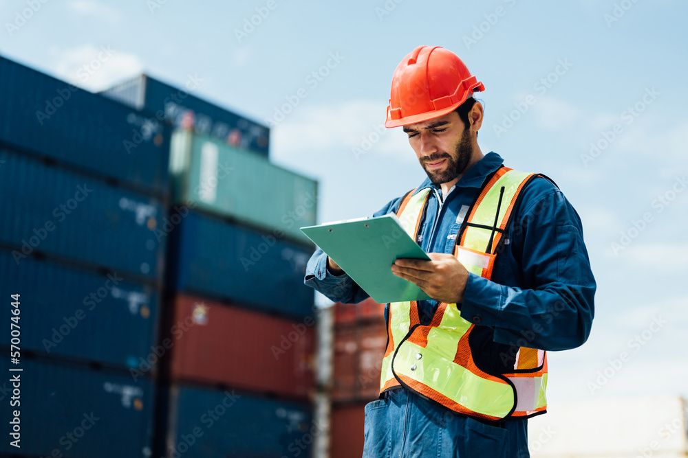 A worker working at container , Man worker managing the import and export container. foto de ...