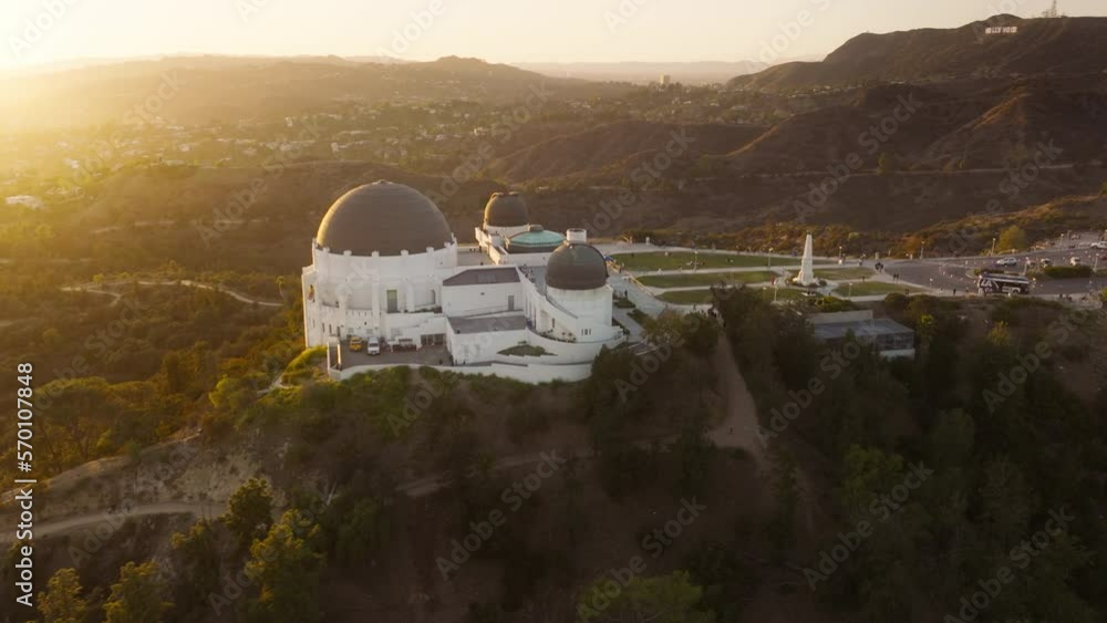 Amazing view of the Griffith Observatory park in Mount Hollywood ...
