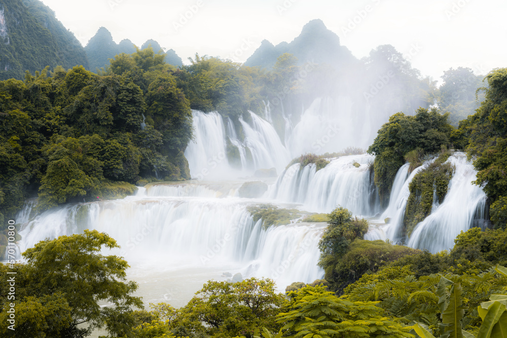 Detian waterfall is the biggest trans boundary waterfall in Asia ...