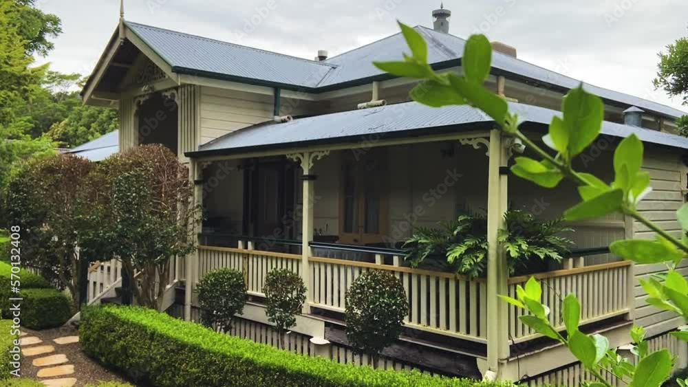 Super cinematic establishing reveal of a classic traditional country ...