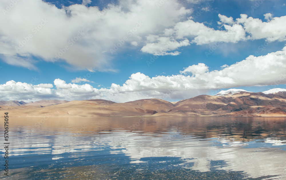 Himalayan mountains mirrored reflected in Tso Moriri mountain Lake ...