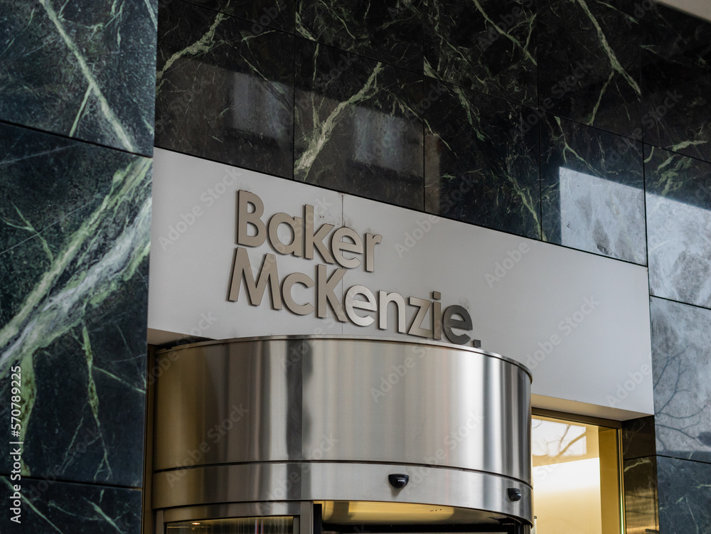 Fotografia do Stock: FRANKFURT, GERMANY - 31. January 2023: Baker McKenzie sign over the ...