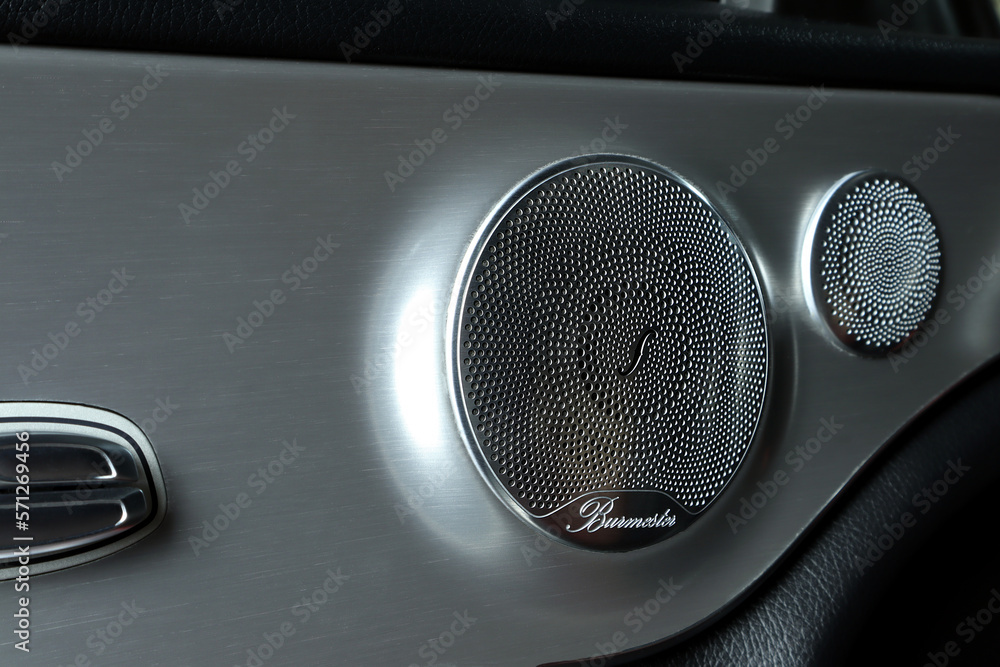 Foto de Bermester speakers are equipped in Mercedes Benz sports car for ...