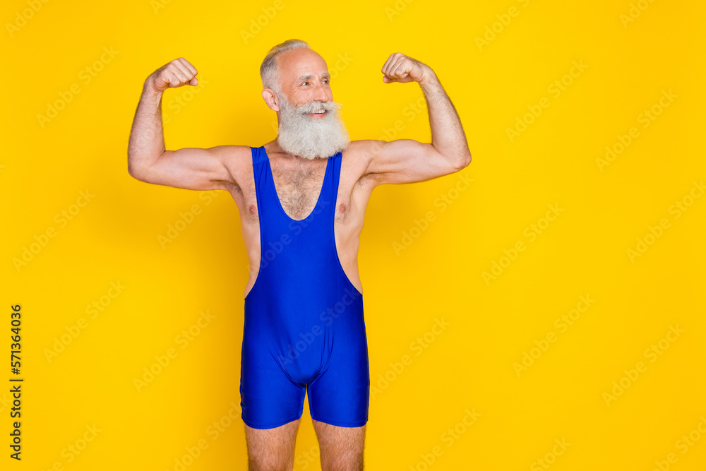 Portrait photo of old age professional powerlifting man grandfather ...