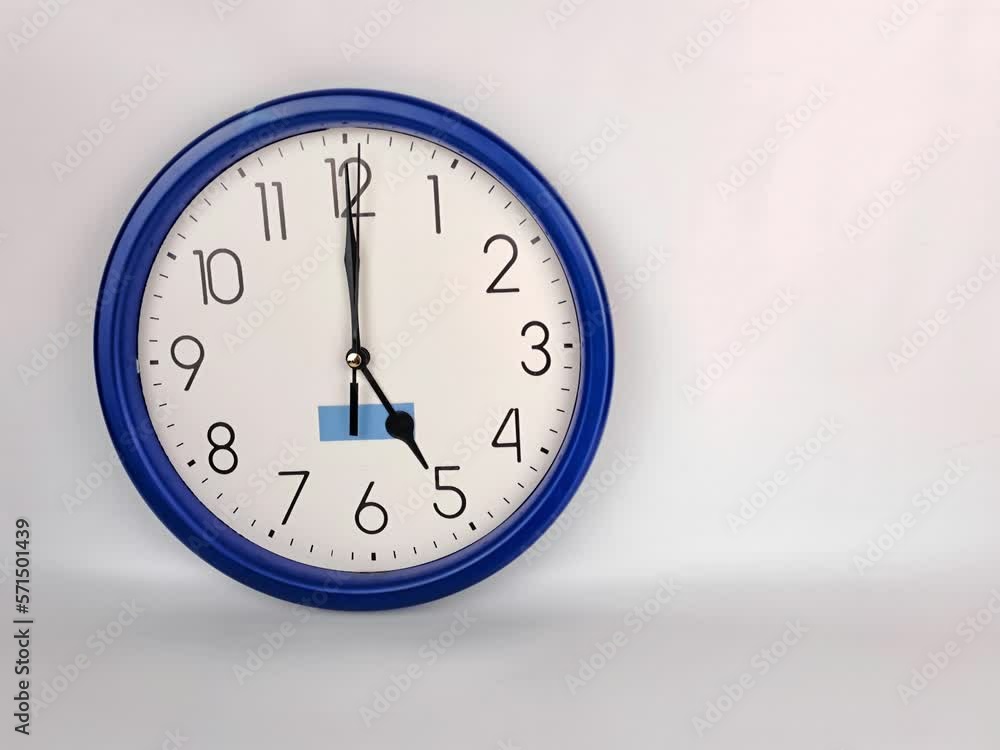 Change the time Close-up Clock hour 12 times per hour. Arabic numerals ...