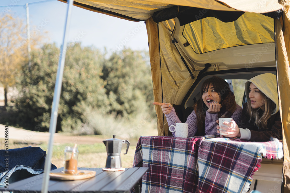 Surprised couple, the women are watching from the bed of the camper ...