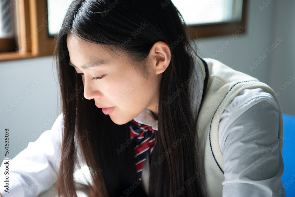 女子高生の横顔 Stock Photo | Adobe Stock