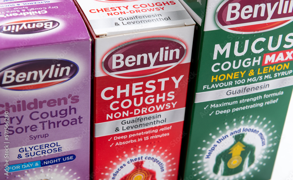 Foto de London. UK-02.12.2023. Three types of Benylin cough medicine to ...