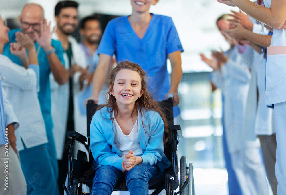 Medical staff clapping to little girl patient who recovered from ...