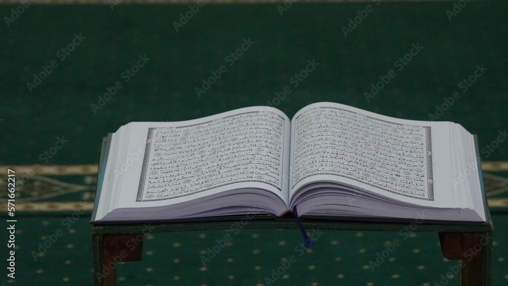 Quran - the holy islamic book on the lauh in the mosque. baca quran ...