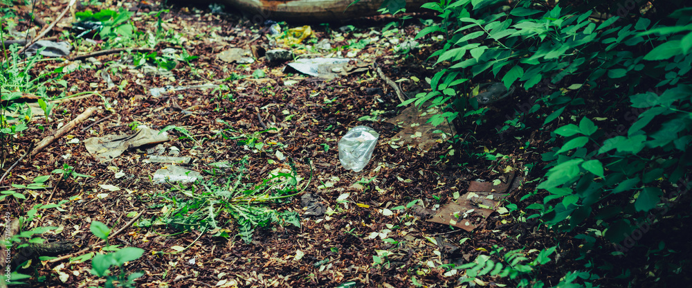 Foto de Garbage pile in forest among plants. Toxic plastic into nature ...