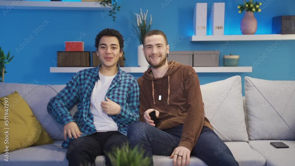 Brother and younger brother are at home watching indecent +18 scenes ...