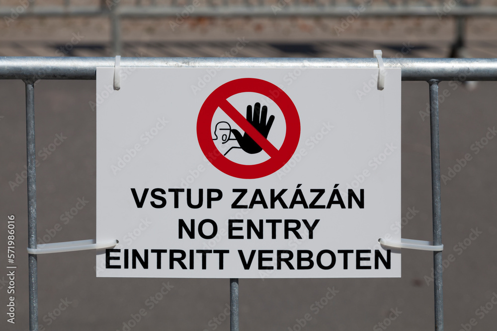Poster Trilingual no entry sign – Wall Art | UkPosters