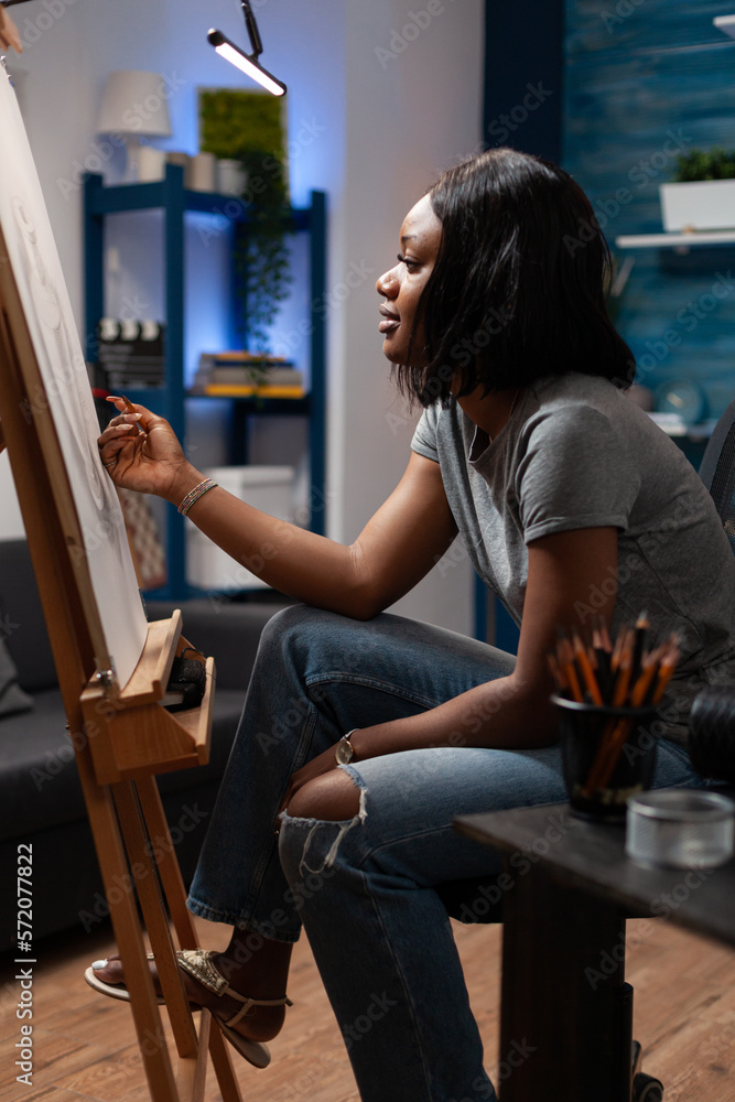 Woman with hand drawing skills starting sketch with colored pencils at ...