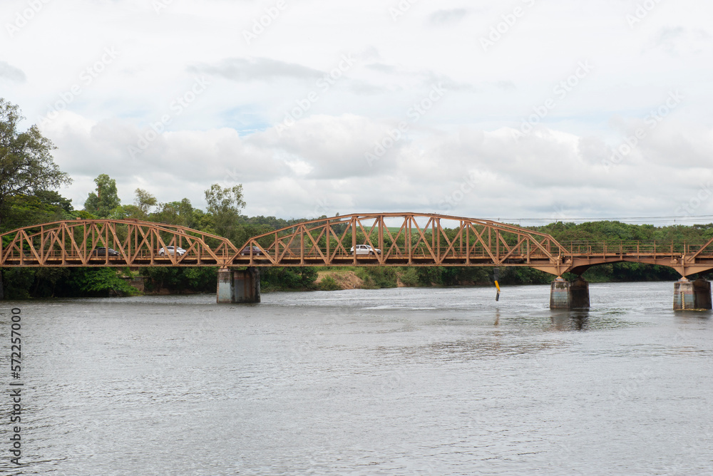 Bridge over the Tietê River that unites the cities of Barra Bonita and ...