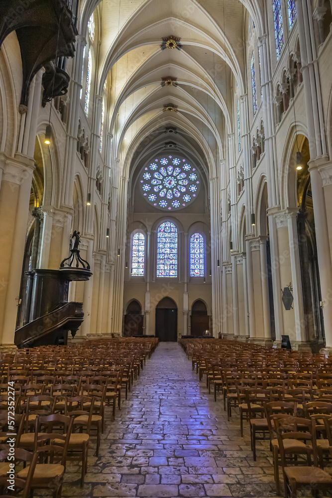 Interior of Cathedral of Our Lady of Chartres (Cathedrale Notre Dame de ...