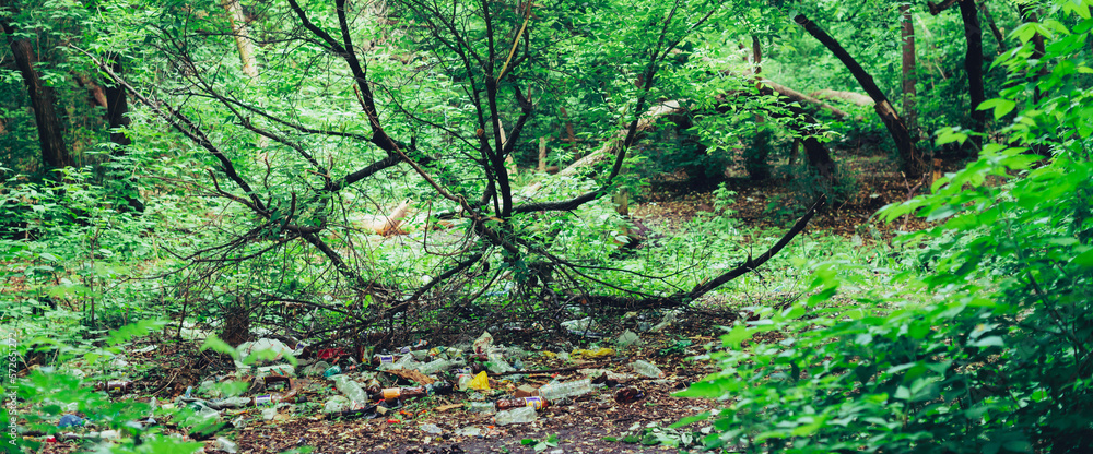 Foto de Garbage pile in forest among plants. Toxic plastic into nature ...
