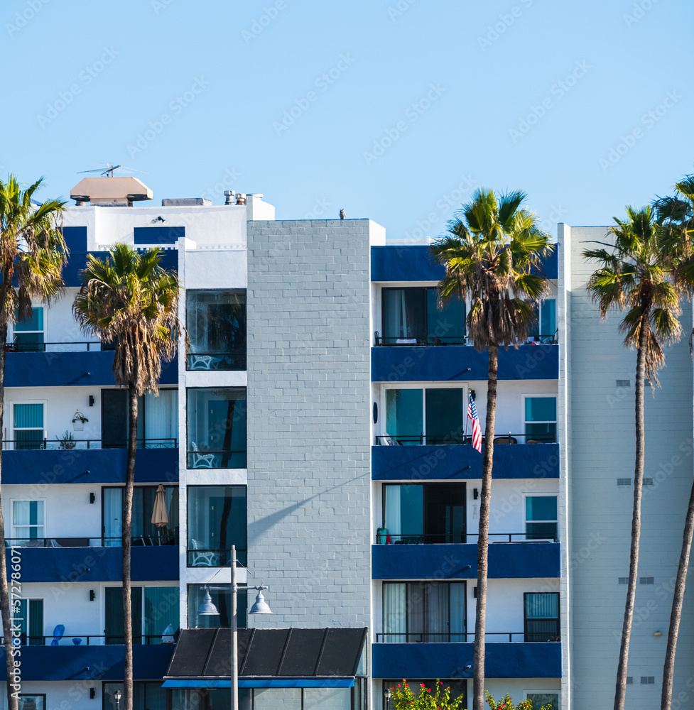 Apartment buildings right on the beach in Malibu, California. Beach ...