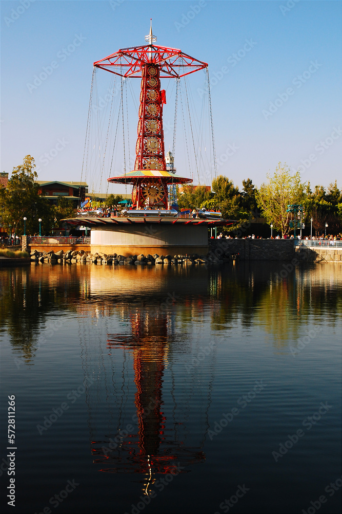 Foto de The Parachute Jump at Disneyland's California Adventure ...