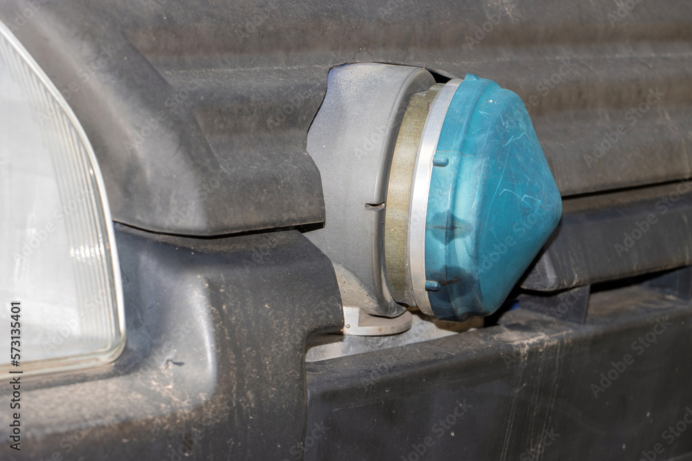 The head of the radar speed meter is mounted on the mask of the police ...